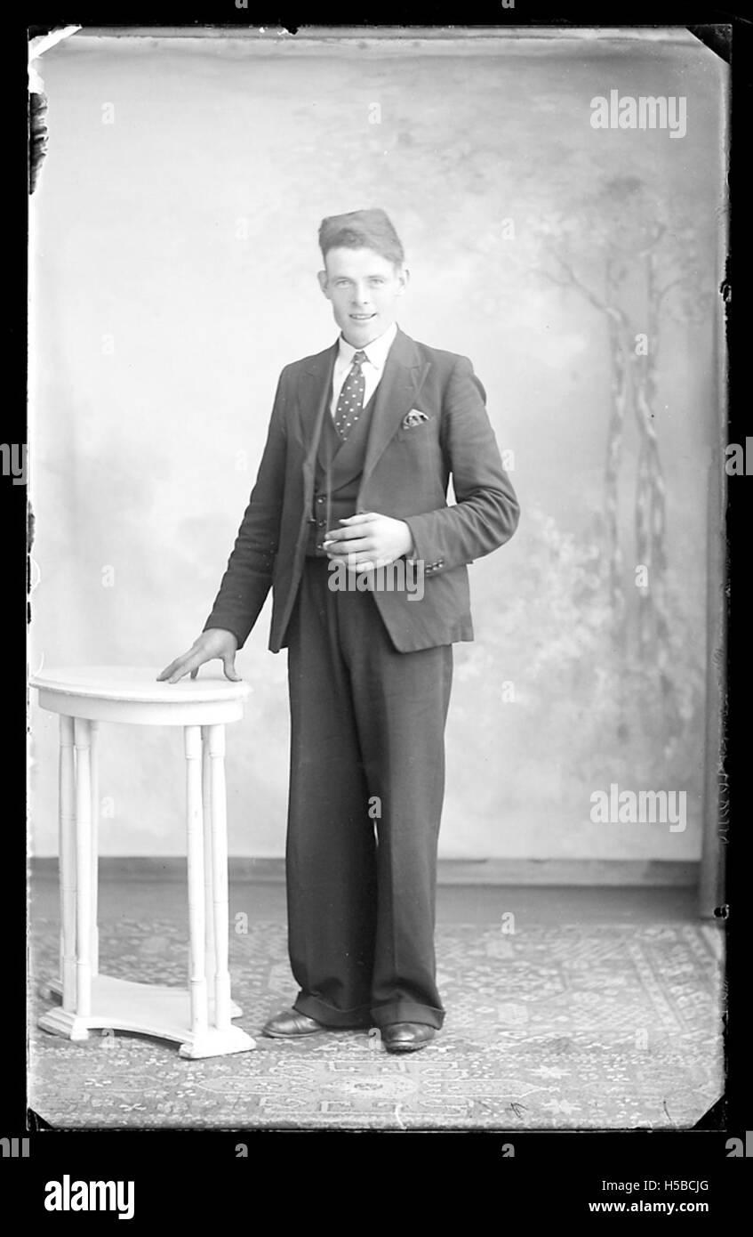 Document details discovery study hi-res stock photography and images ...