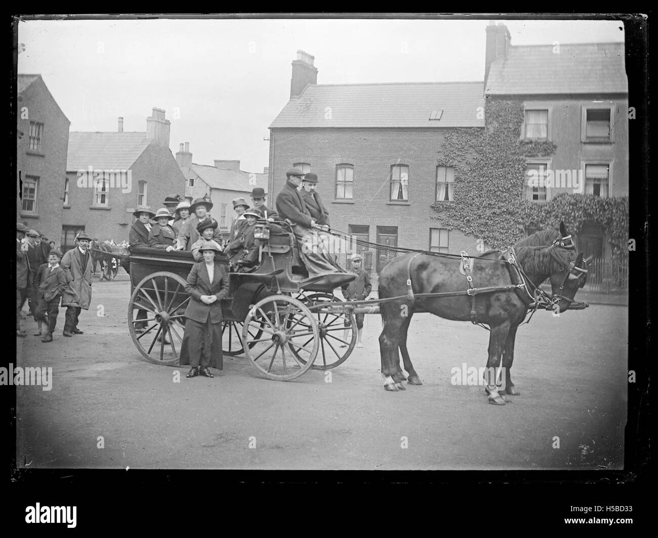 Horse drawn bus hi-res stock photography and images - Alamy