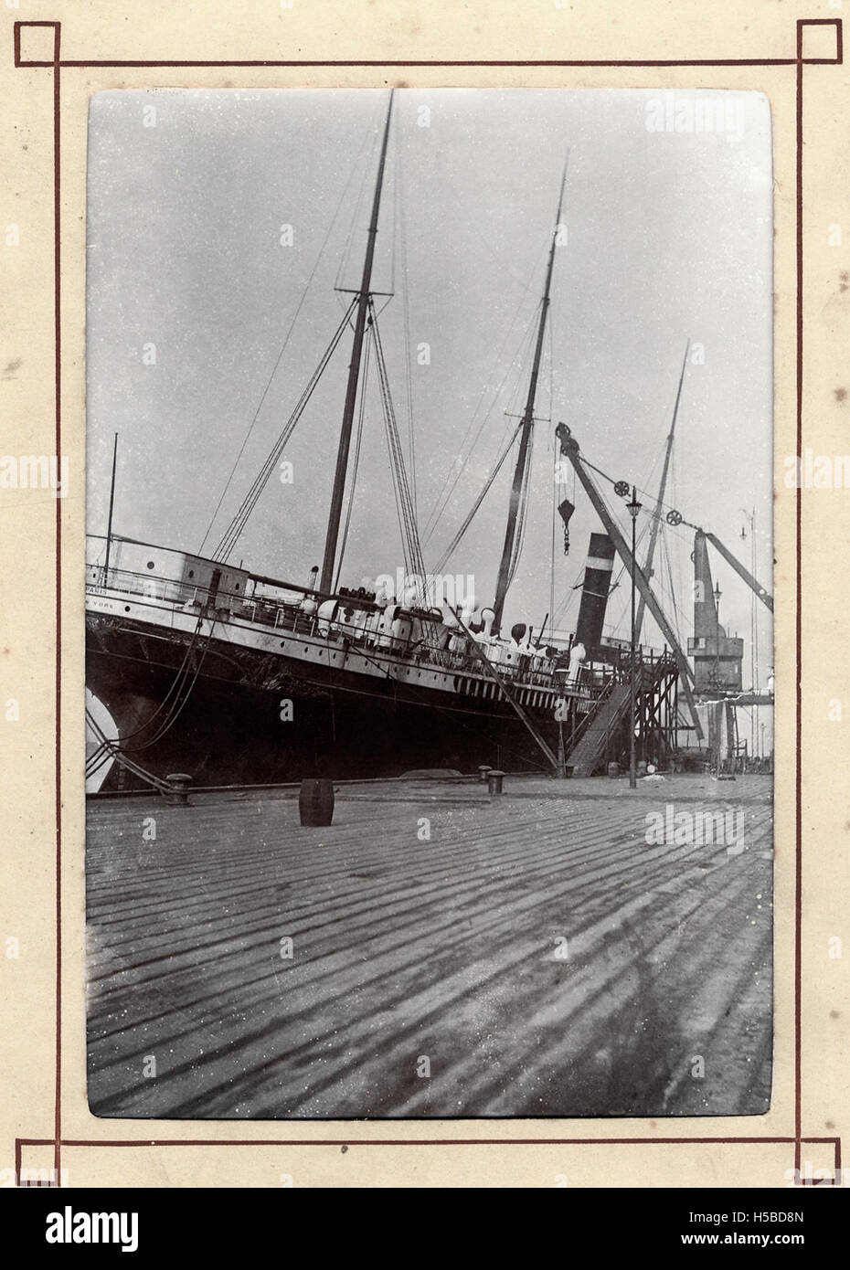 Structure alongside workers hi-res stock photography and images - Alamy