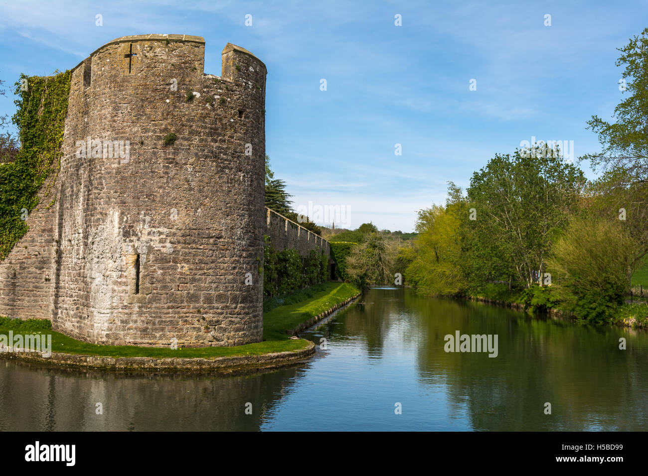 Wells moat hi-res stock photography and images - Alamy