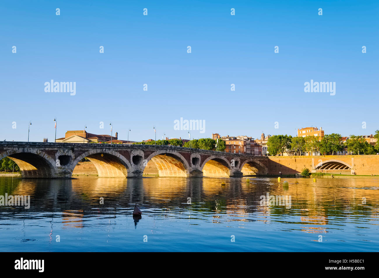 Pont Neuf bridge River Garonne, Toulouse, France Stock Photo - Alamy