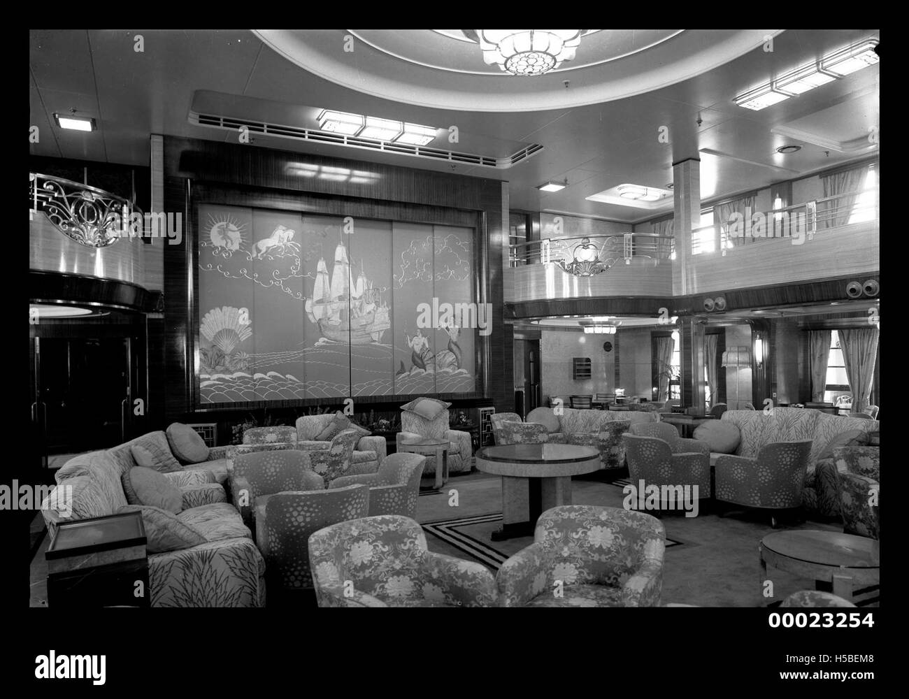 Ocean liners interior Black and White Stock Photos & Images - Alamy