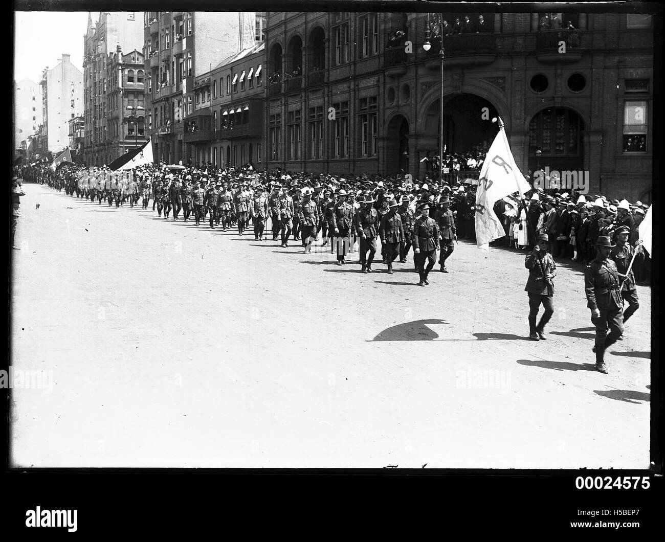 Australian Army soldiers are seen marching along Macquarie Street in ...