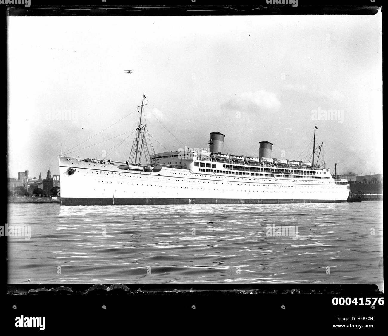 The MONTEREY ship departs from Circular Quay, Sydney, bound for San ...