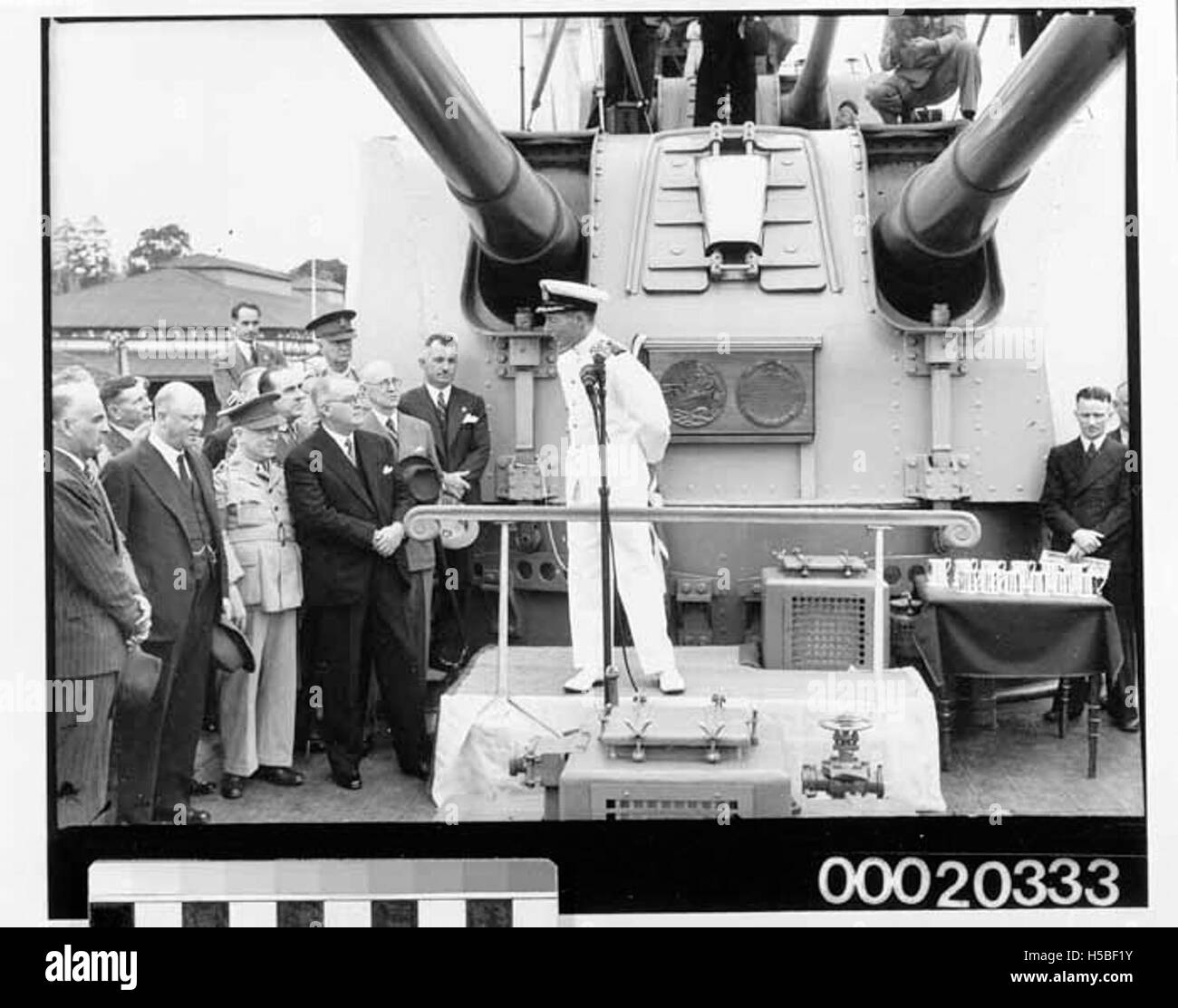 Captain John Collins of HMAS Sydney (II) delivering a speech during a ...