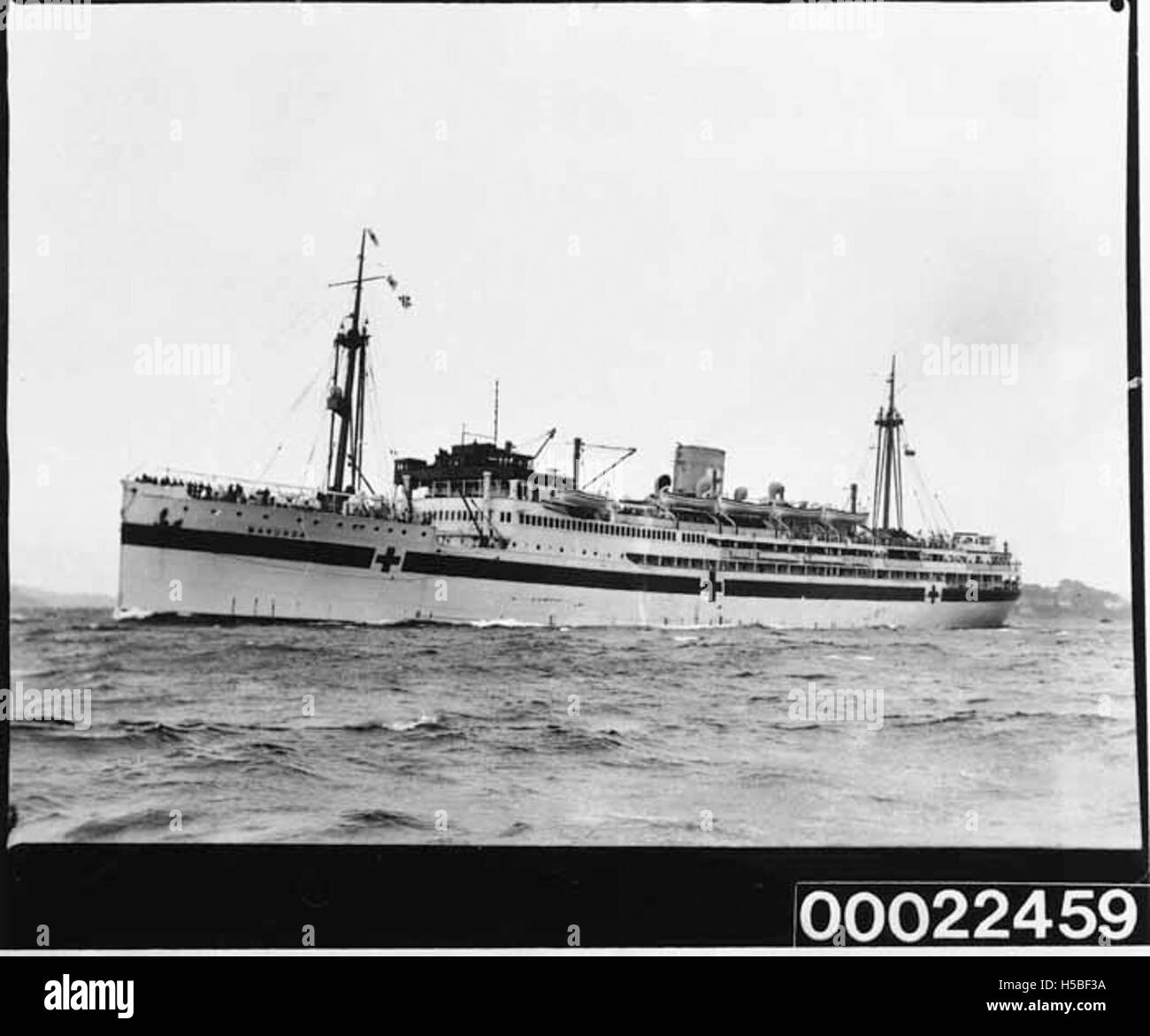 The hospital ship MANUNDA is shown in Sydney Harbour on August 17, 1940 ...