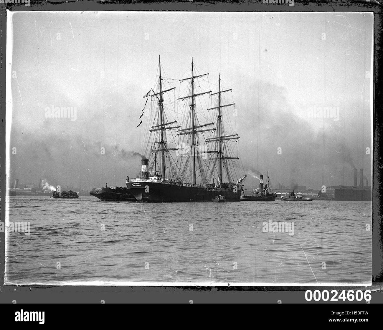 5 masted Black and White Stock Photos & Images - Alamy