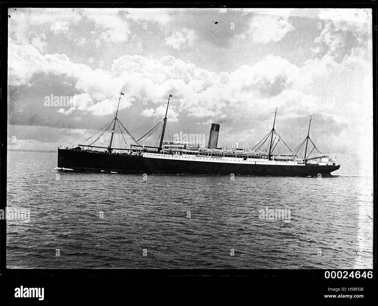 Sea liners Black and White Stock Photos & Images - Alamy