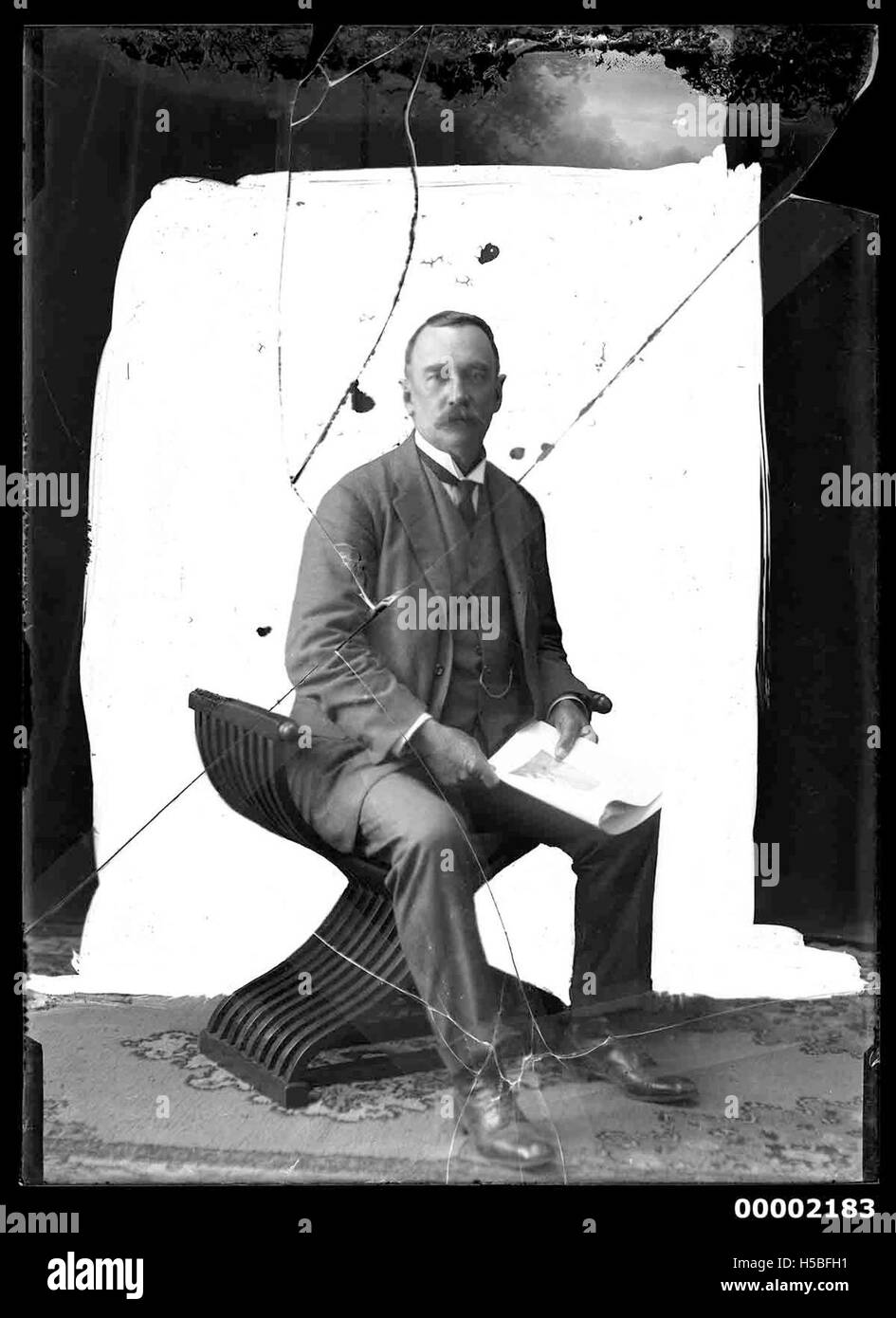2 Portrait of a man sitting on a stool Stock Photo - Alamy
