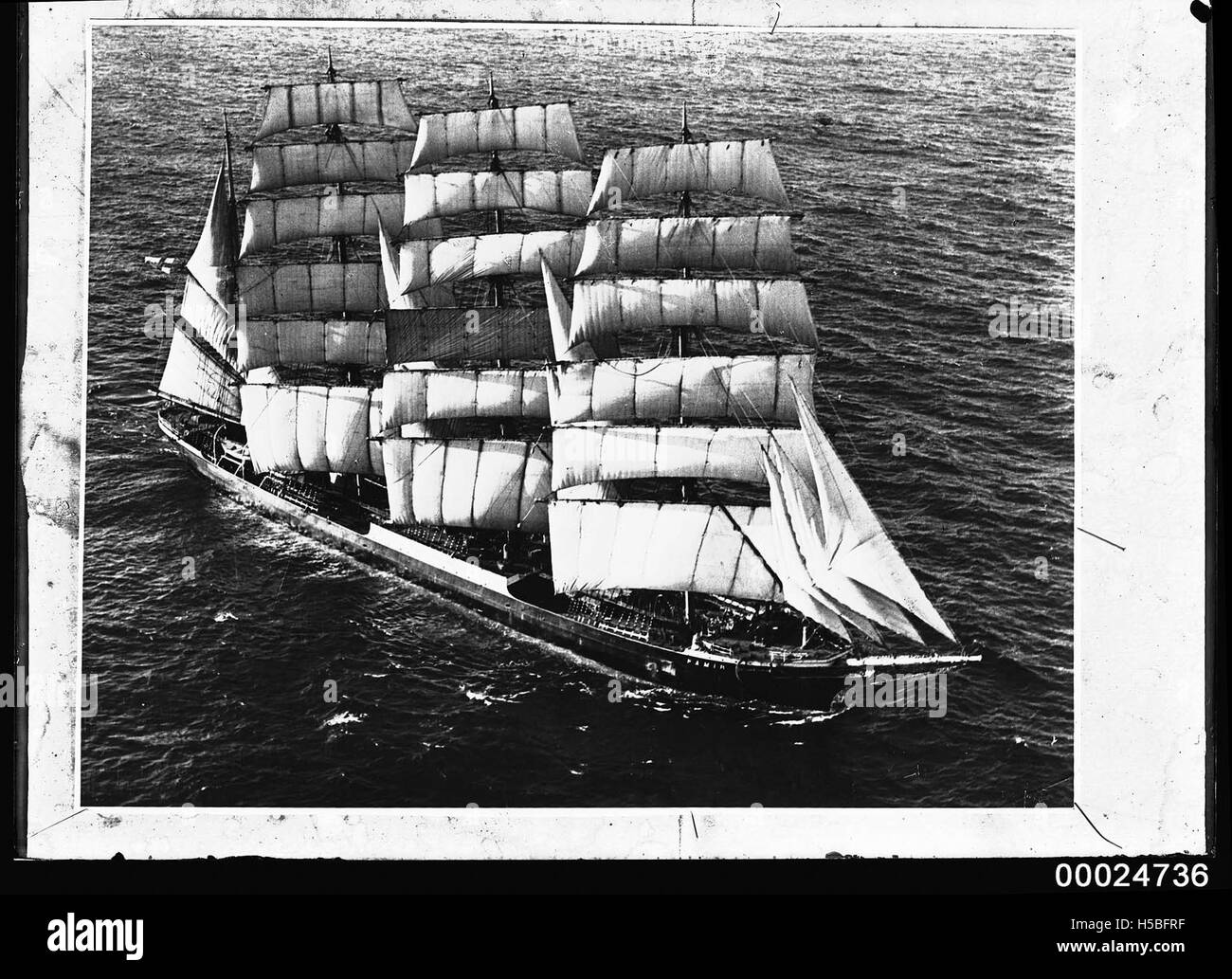 Ship under sail hi-res stock photography and images - Alamy