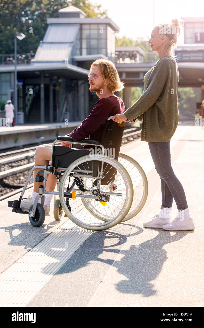 Man pushing woman wheelchair hi-res stock photography and images - Alamy