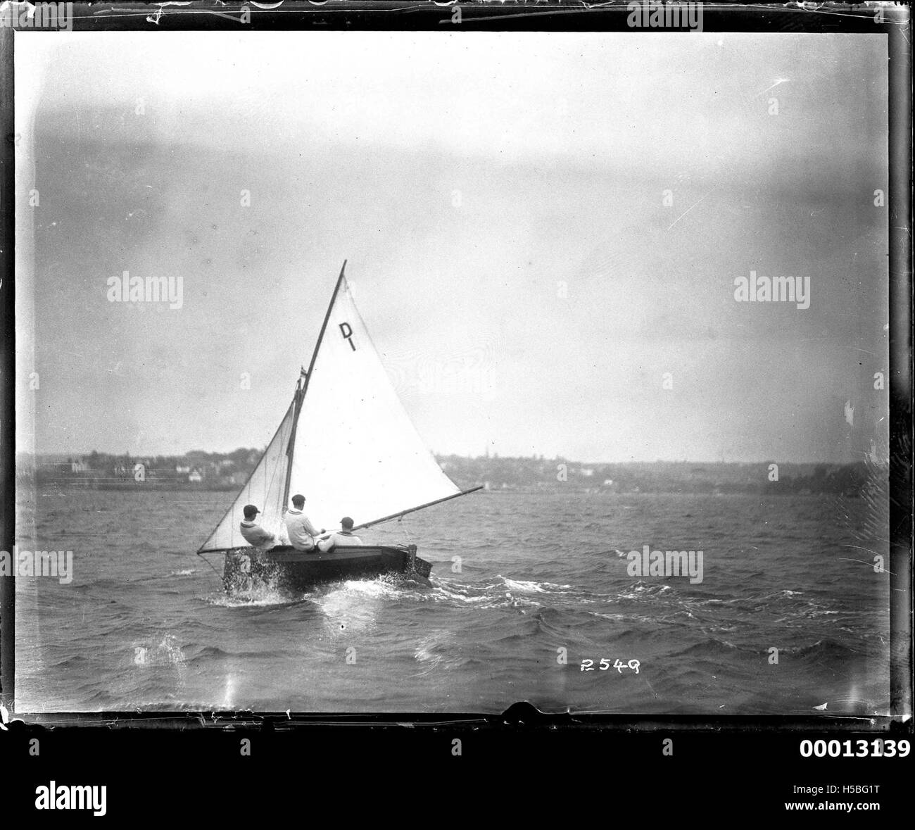 A sloop sailing on Sydney Harbour, Australia. This type of boat ...