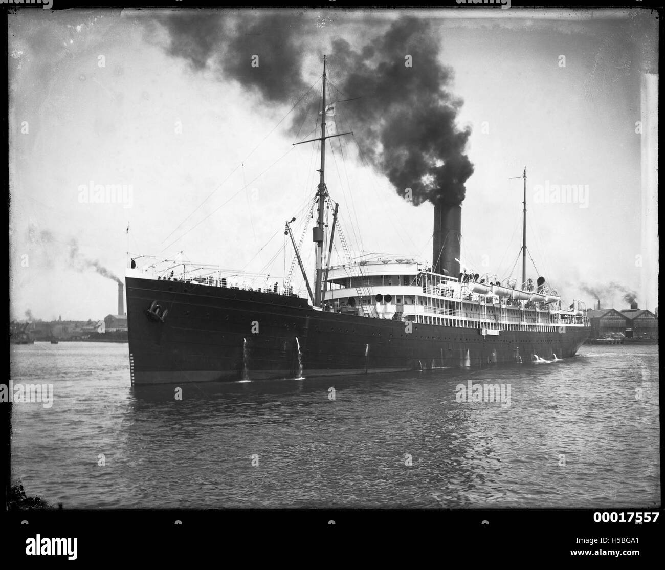 RMS TAHITI in Sydney Harbour Stock Photo - Alamy