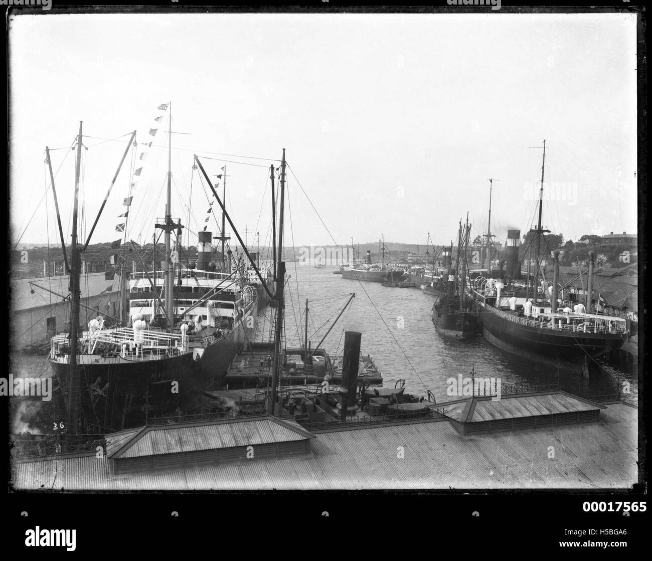 Vessels at Woolloomooloo Bay wharves Stock Photo - Alamy