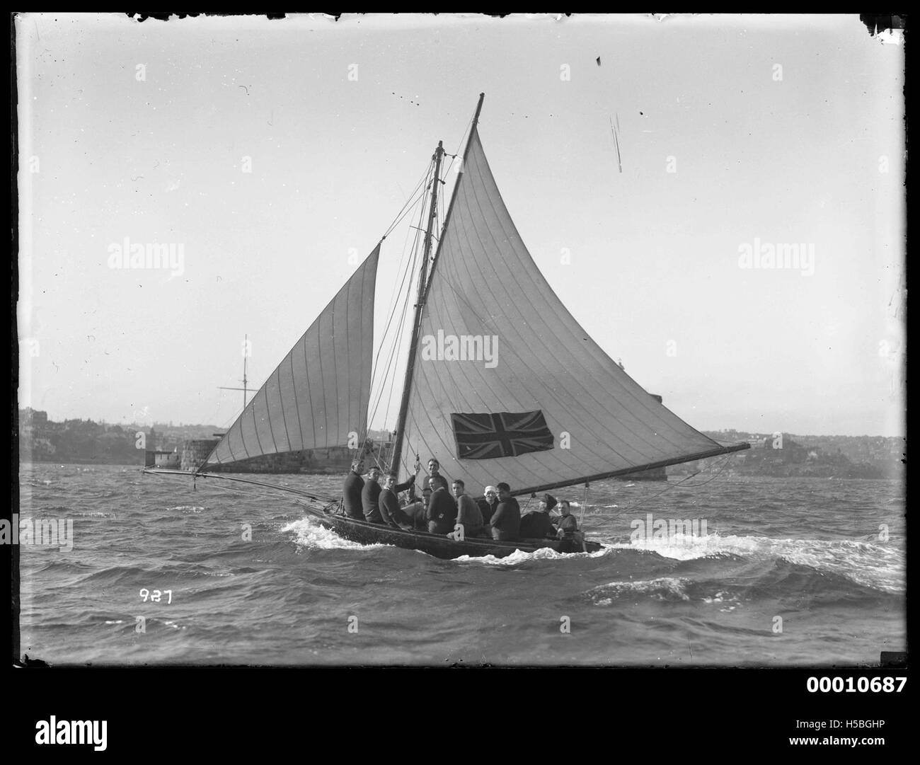 Yacht, possibly AUSTRALIAN II or AUSTRALIAN III, sailing near Fort ...