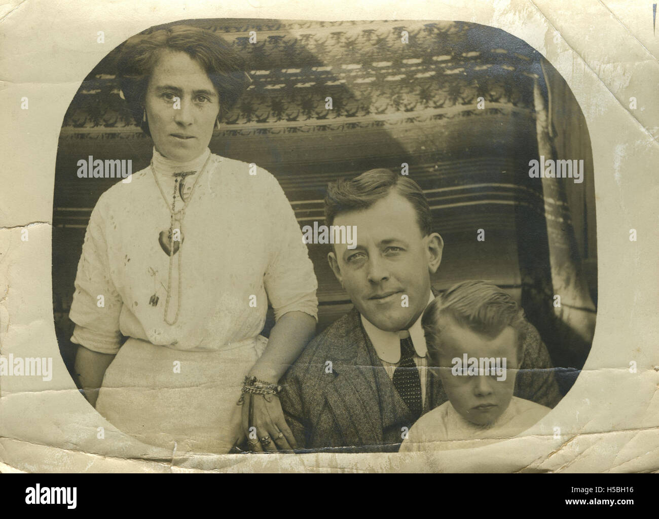 3 Elsie and Sam Wild with their son Tom Stock Photo - Alamy