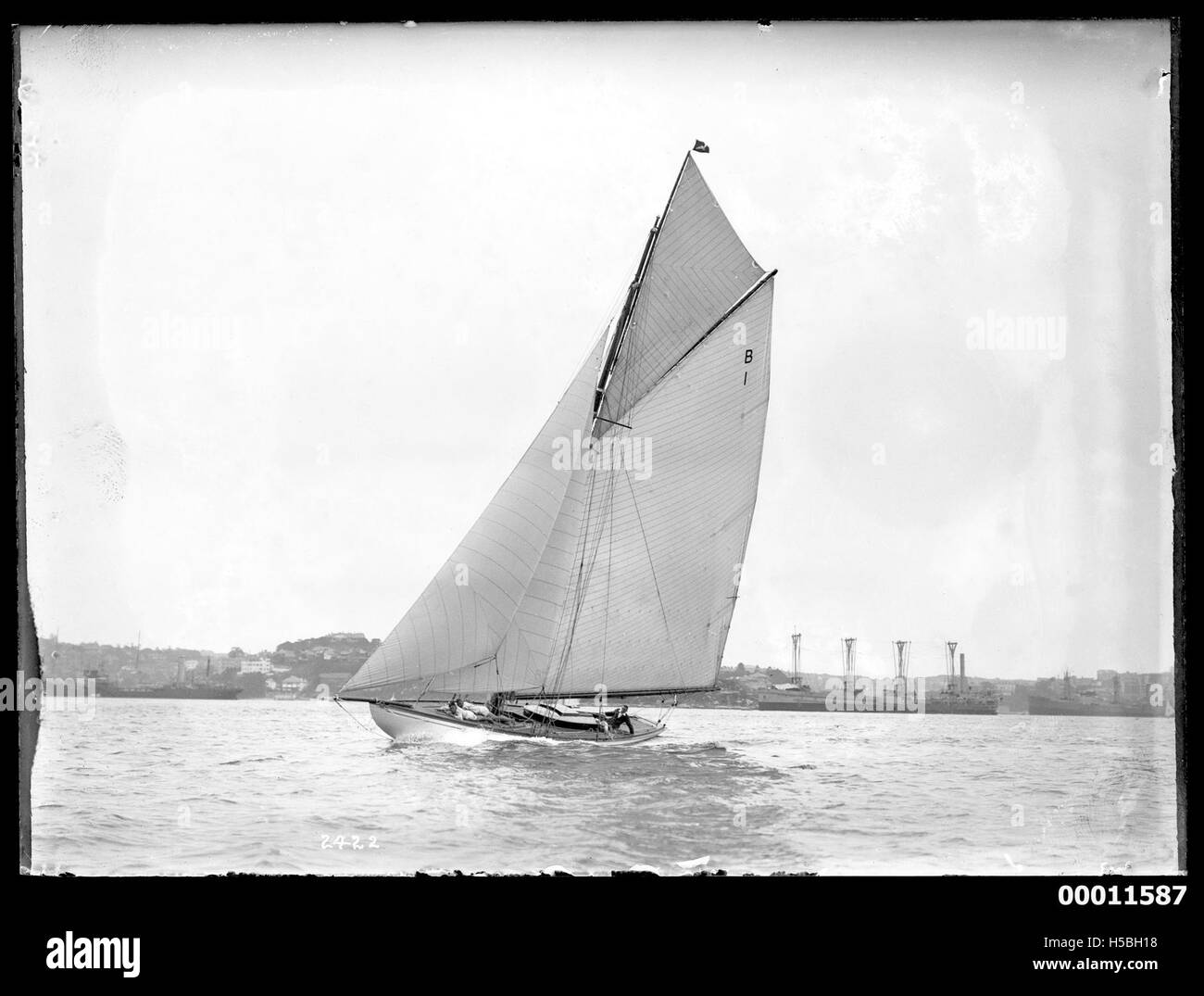 A photograph of the Victorian sloop 'EUN-NA-MARA' sailing on Sydney ...