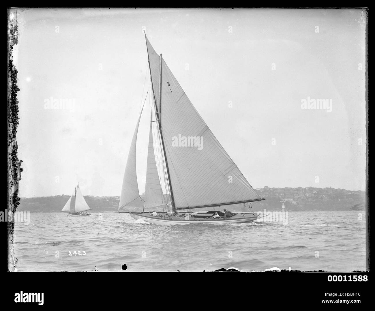 The *EUN-NA-MARA*, a Victorian-era sloop, is seen sailing on Sydney ...