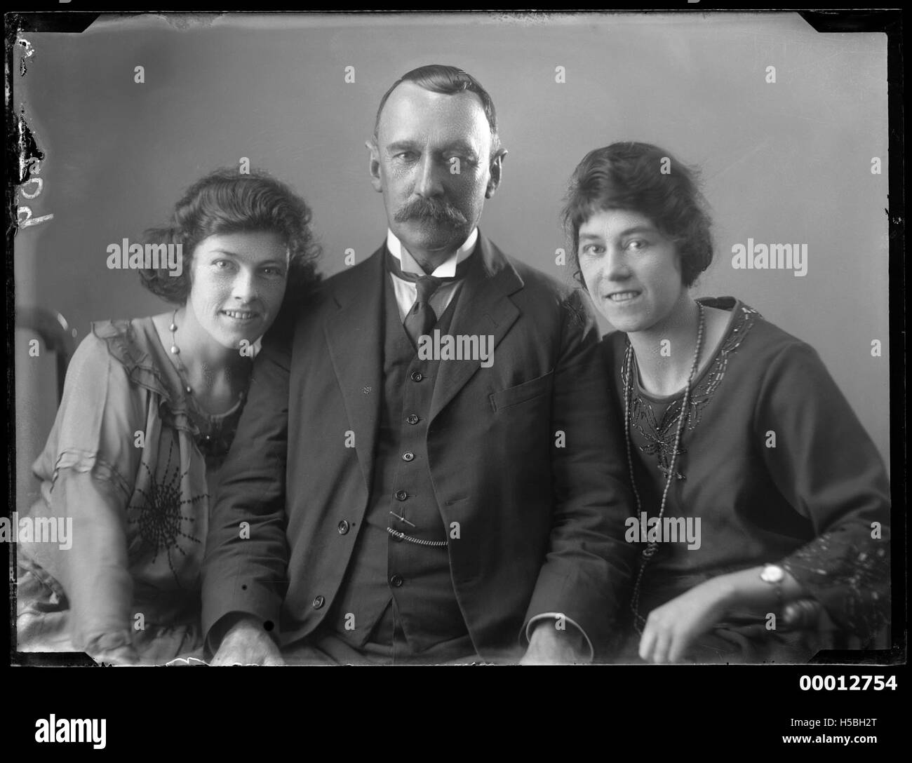 Photo captures group people hi-res stock photography and images - Alamy