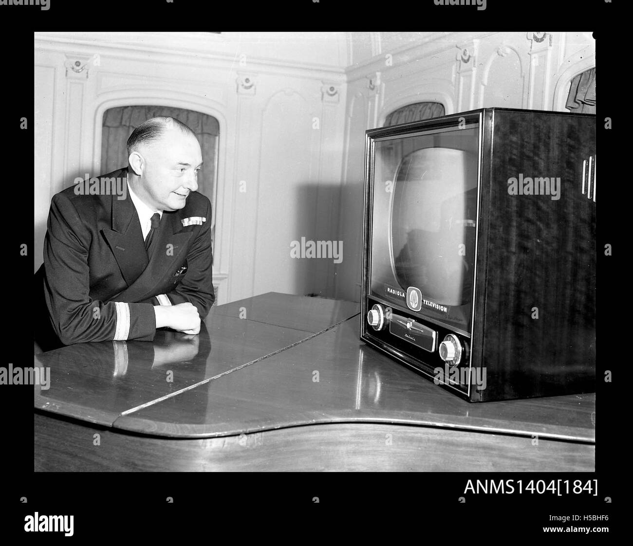 Old man watching Black and White Stock Photos & Images - Alamy