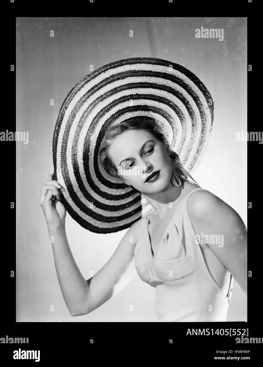 Fashion woman model Black and White Stock Photos & Images - Alamy