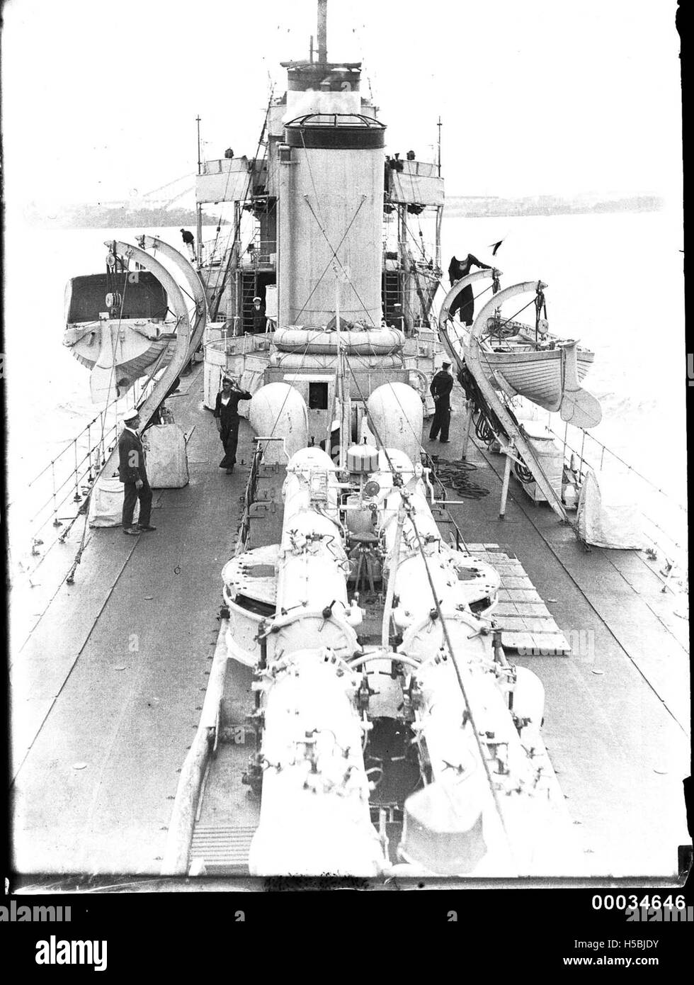 This historical photograph shows the Sydney Harbour Bridge under ...