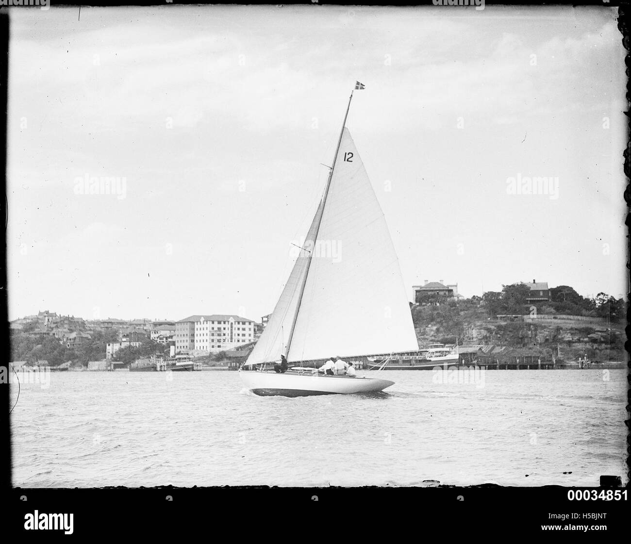 Single mast hi-res stock photography and images - Alamy