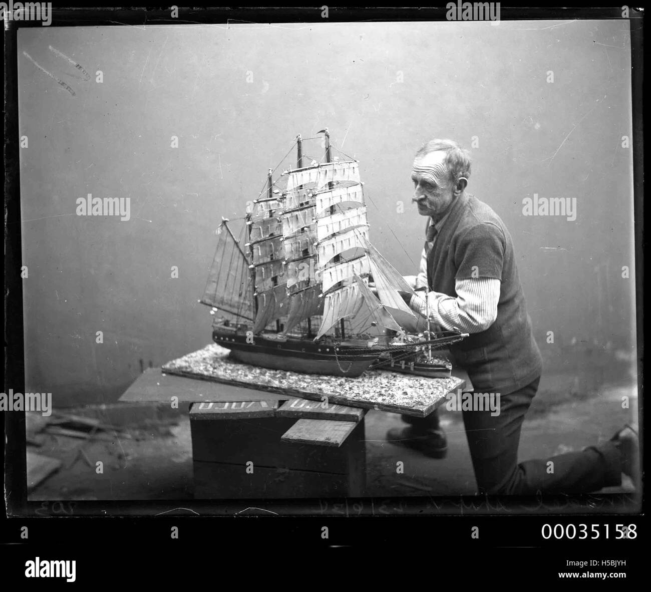 Fully rigged ship hi-res stock photography and images - Alamy