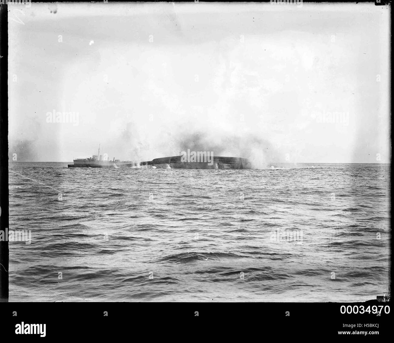 HMAS AUSTRALIA's final moments before sinking Stock Photo - Alamy