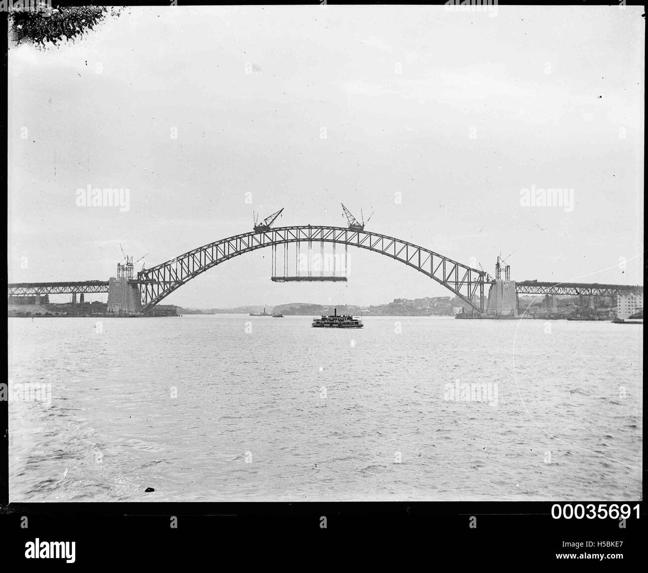 This historic photograph captures the construction of the iconic Sydney ...