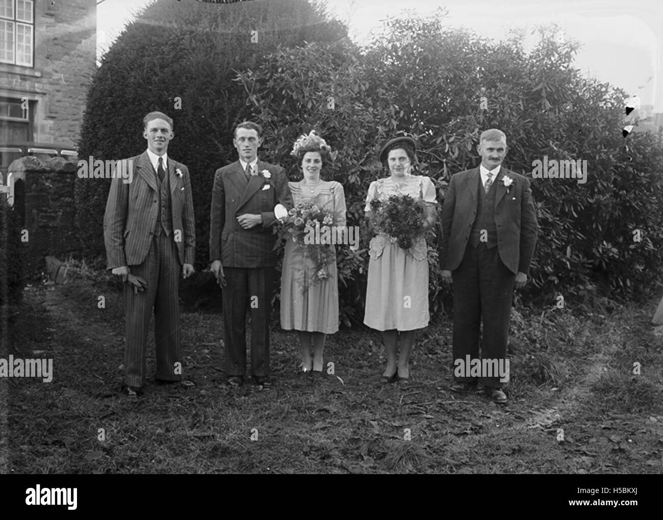 Vintage group wedding photo hi-res stock photography and images - Alamy