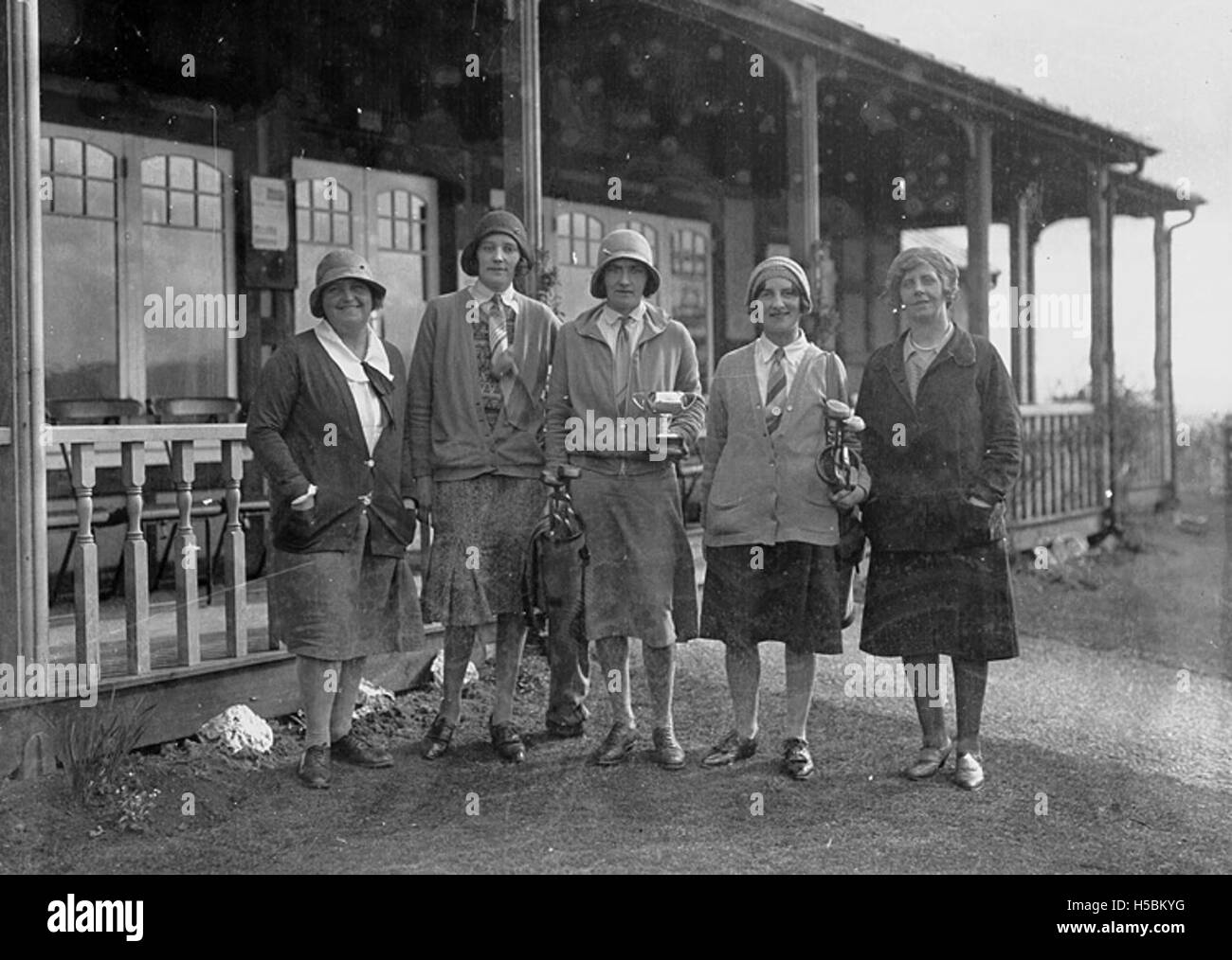 Female golfing 1920s hi-res stock photography and images - Alamy