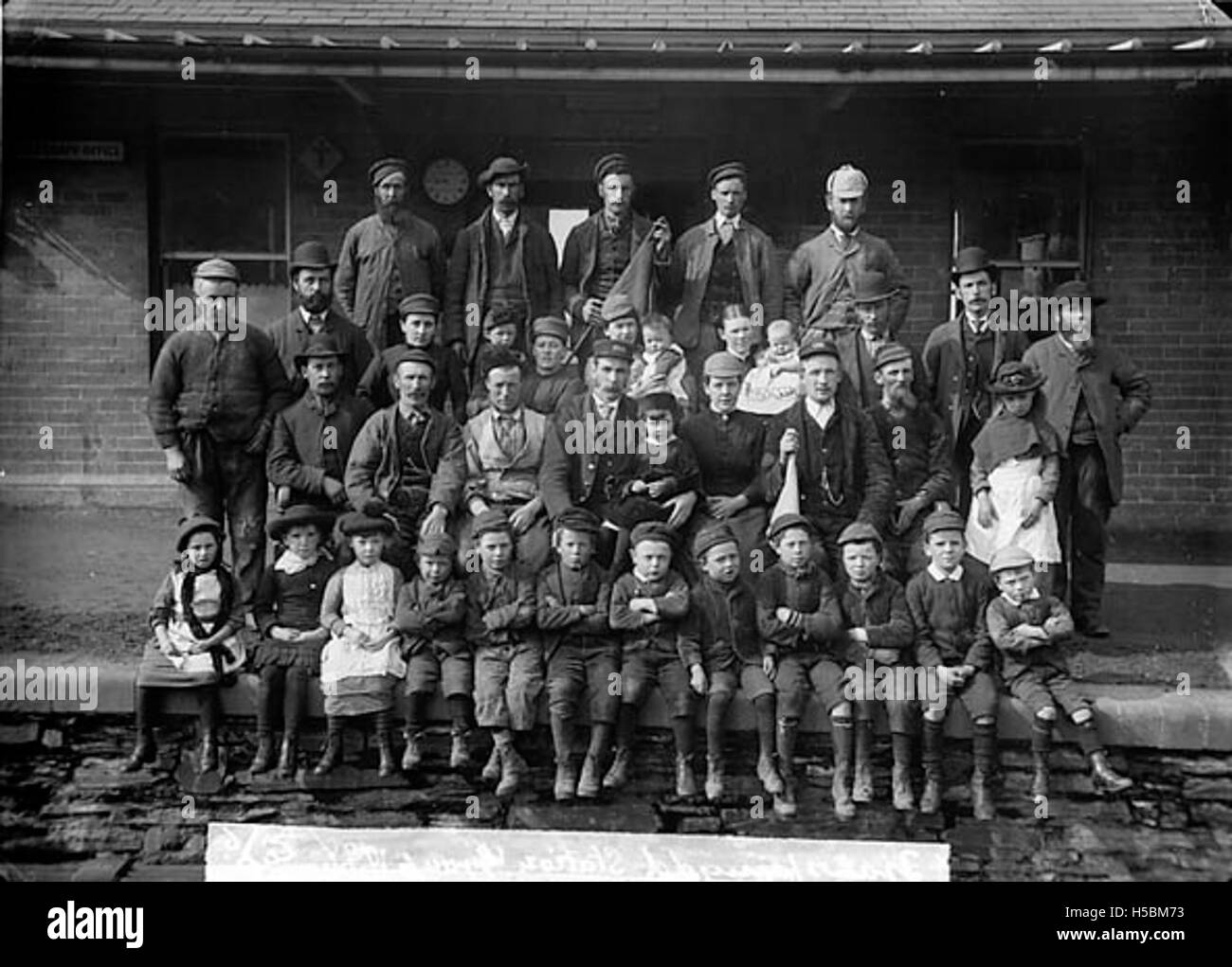 Humanitarian disaster medical Black and White Stock Photos & Images - Alamy