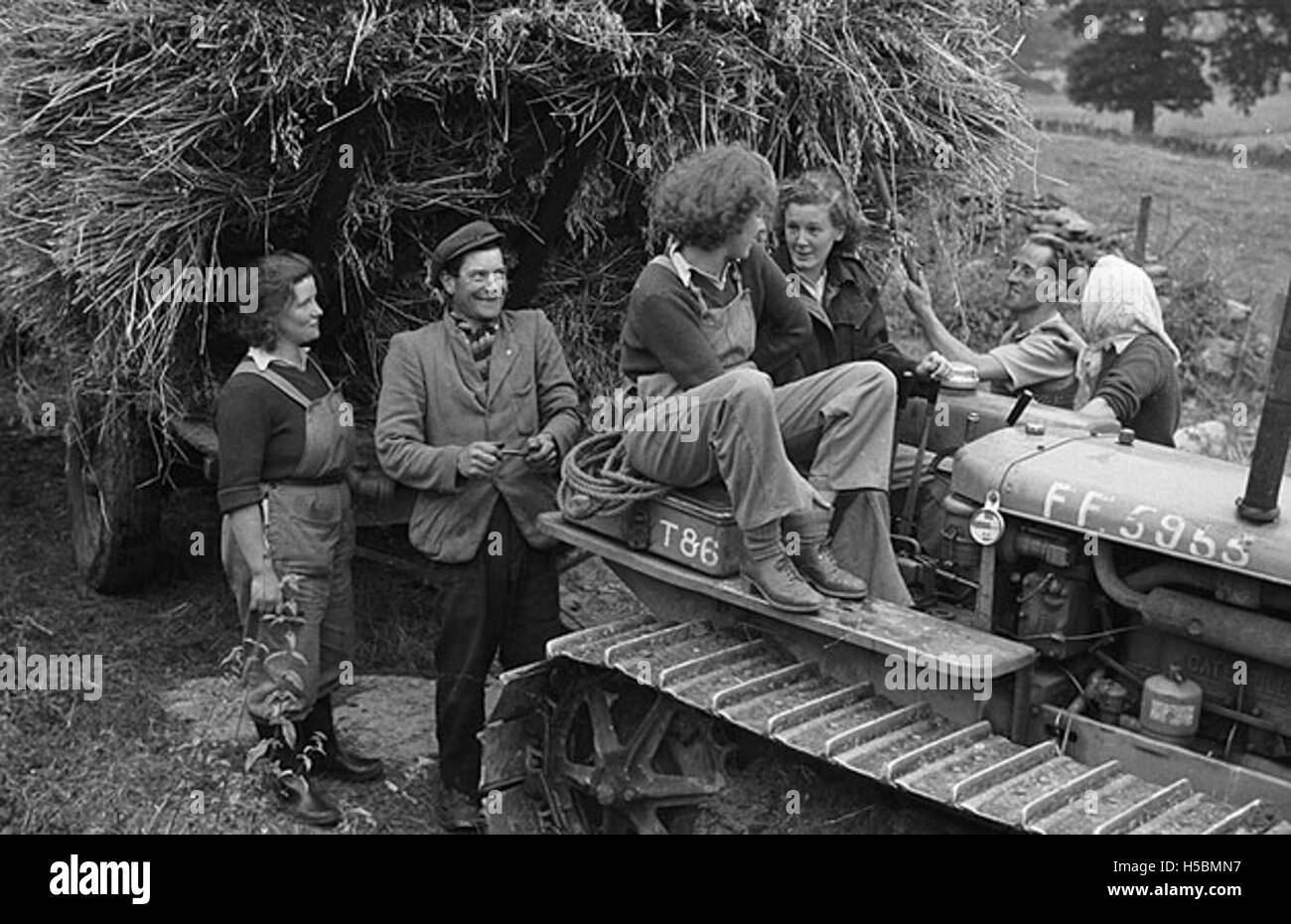 Land girls world war ii hi-res stock photography and images - Alamy