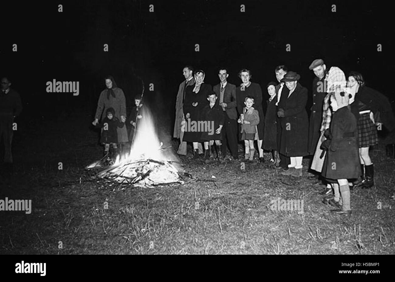 Bonfire night family hi-res stock photography and images - Alamy
