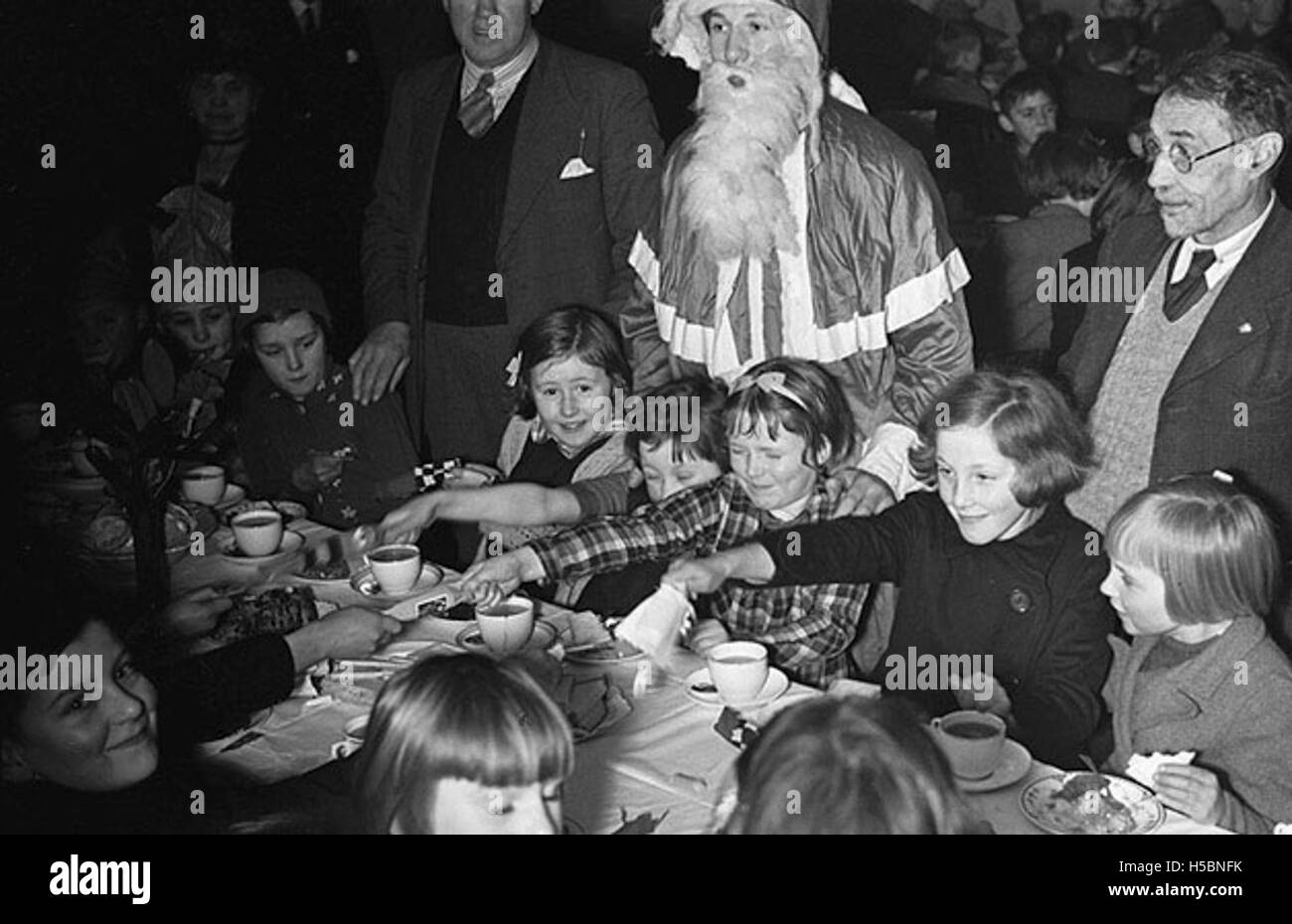 Children during christmas holiday Black and White Stock Photos & Images ...