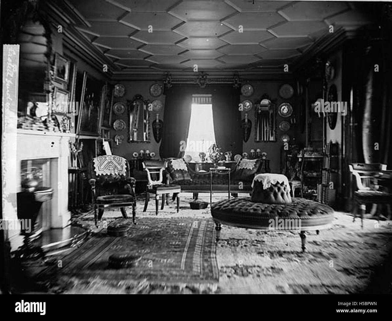 Victorian drawing room hi-res stock photography and images - Alamy