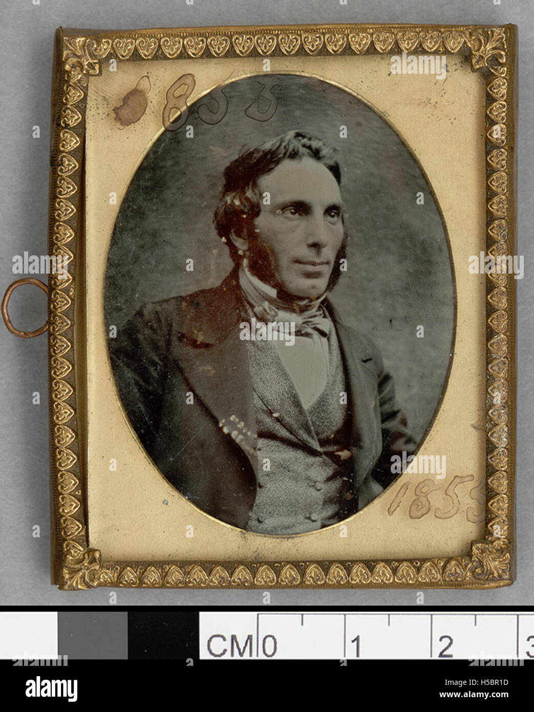 Man looking left hi-res stock photography and images - Alamy