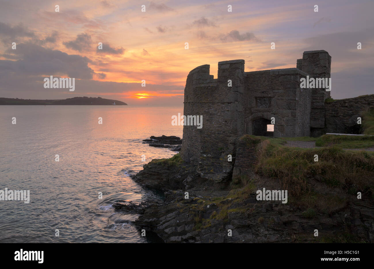 Pendennis castle cornwall historic hi-res stock photography and images ...
