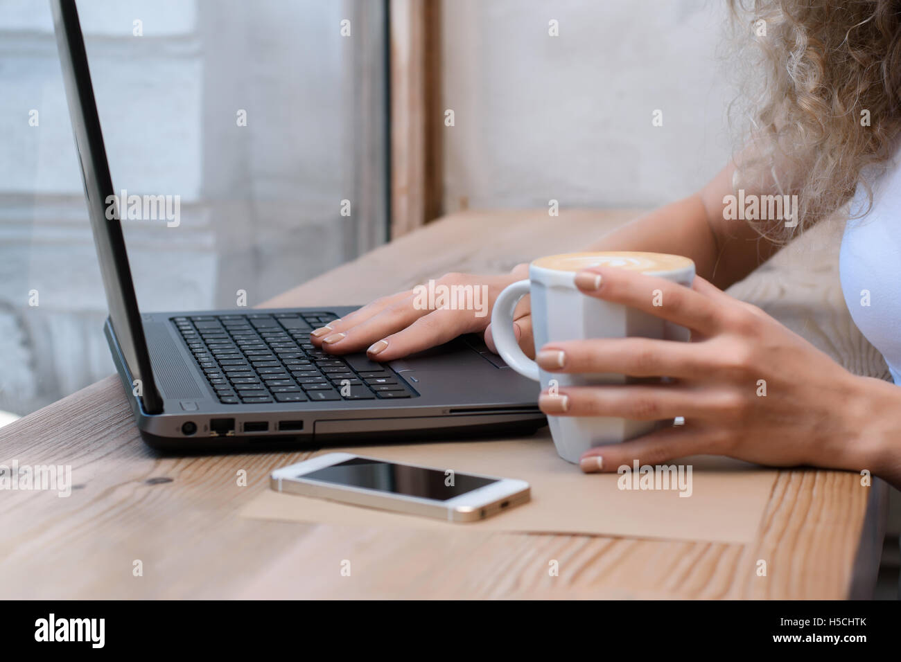 woman at cafe Stock Photo - Alamy