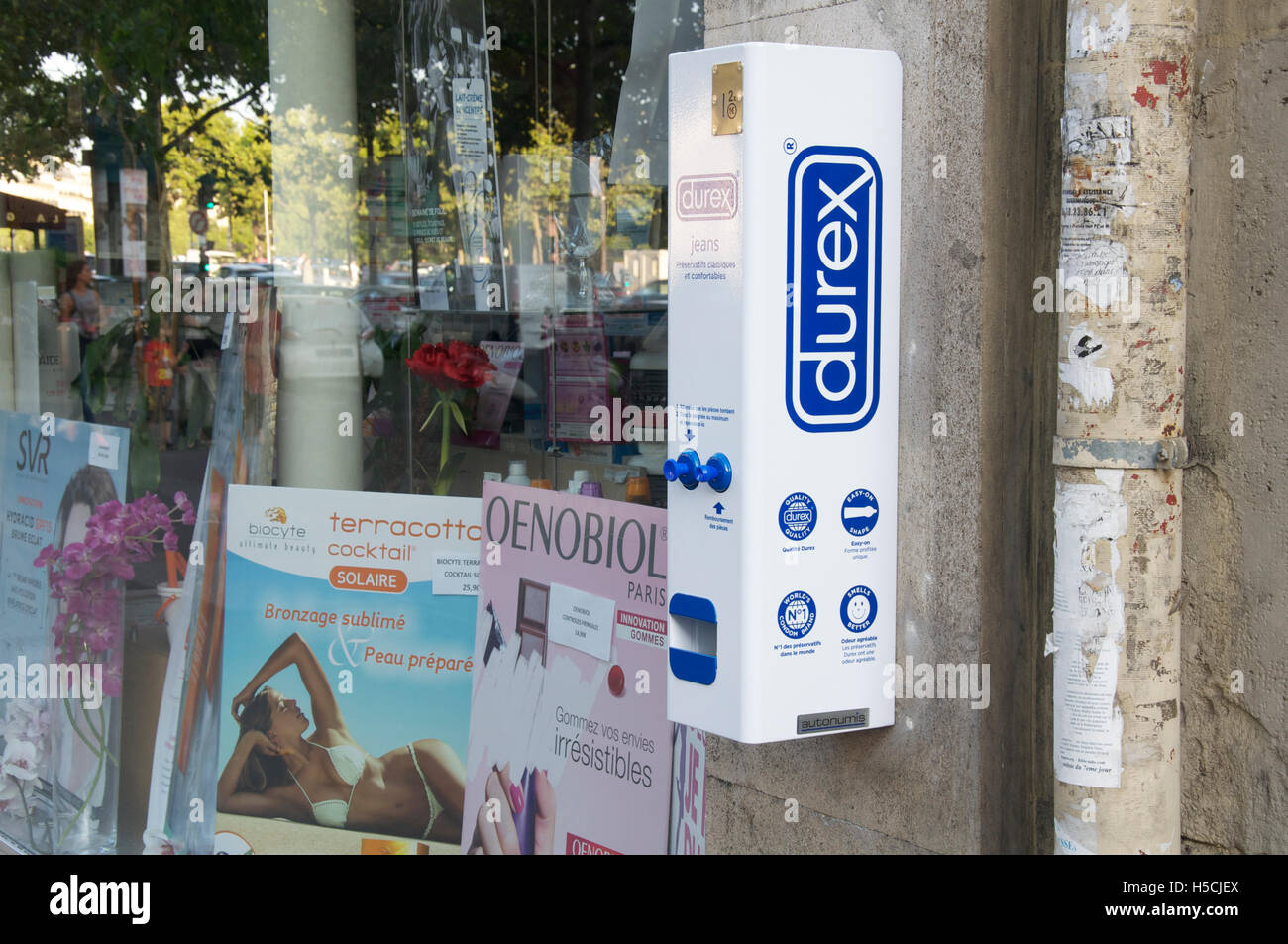 Pharmacie pharmacy chemists shop hi-res stock photography and images ...