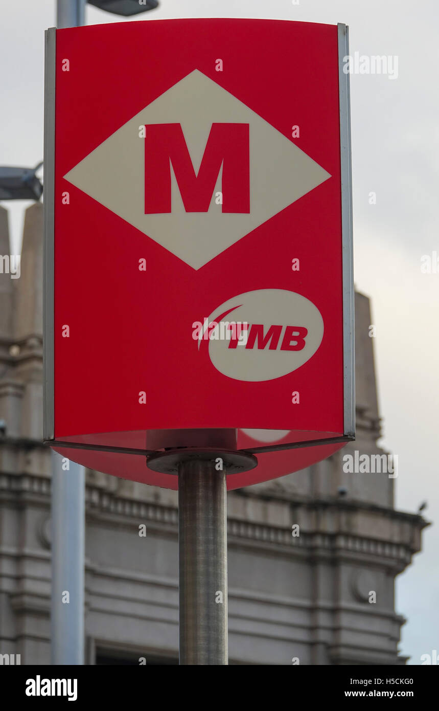 Metro entrance sign in Barcelona Stock Photo - Alamy