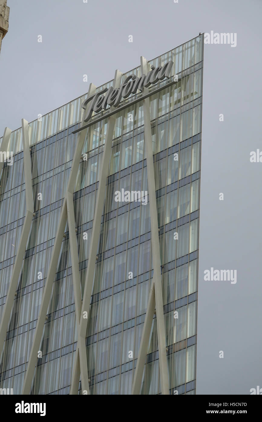 Telefonica Office Tower in Barcelona Stock Photo - Alamy