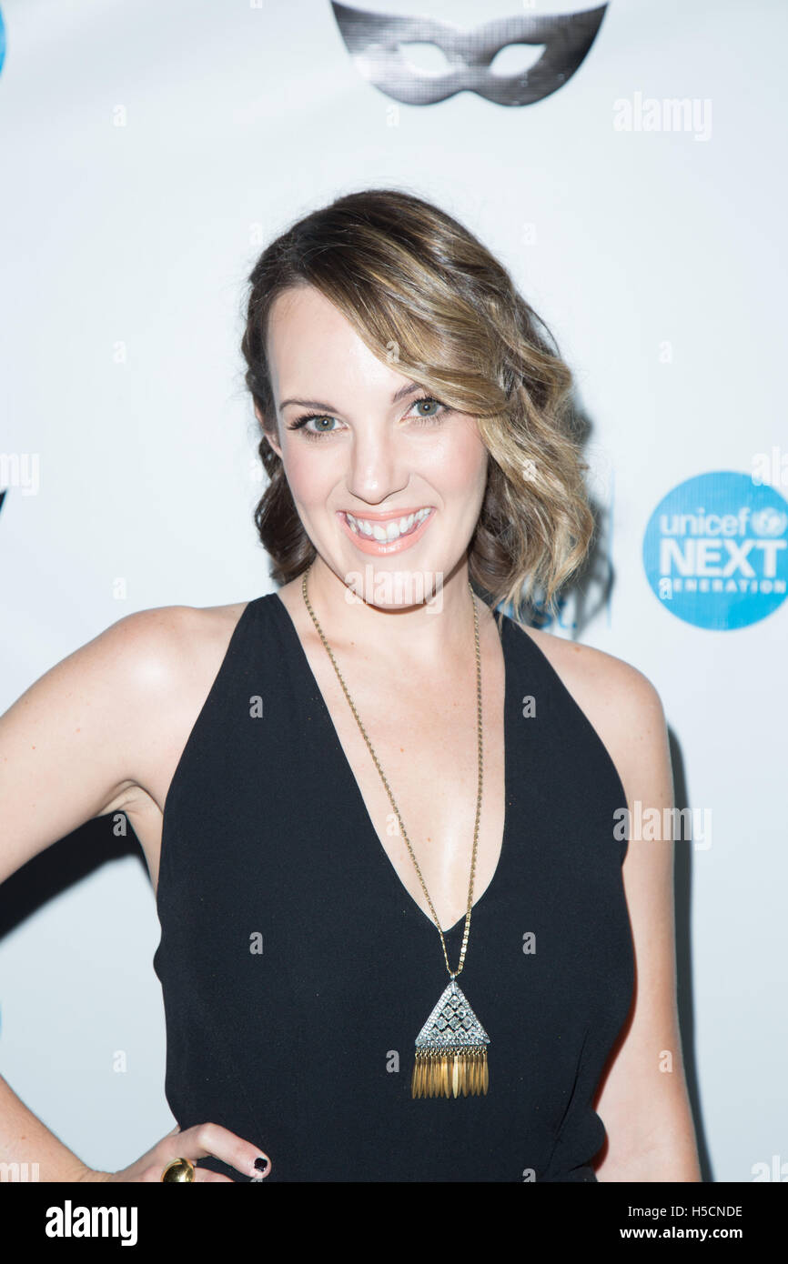 Jen Zaborowski attends UNICEF Black & White Masquerade Ball at Masonic ...