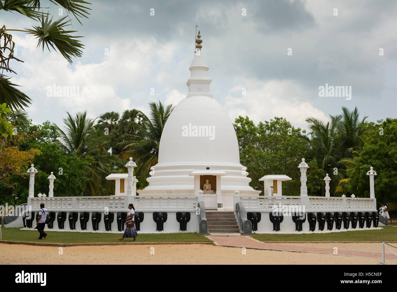 Stupa, Dambakola Patuna Sangamiththa Buddhist Temple, Jaffna Peninsula ...