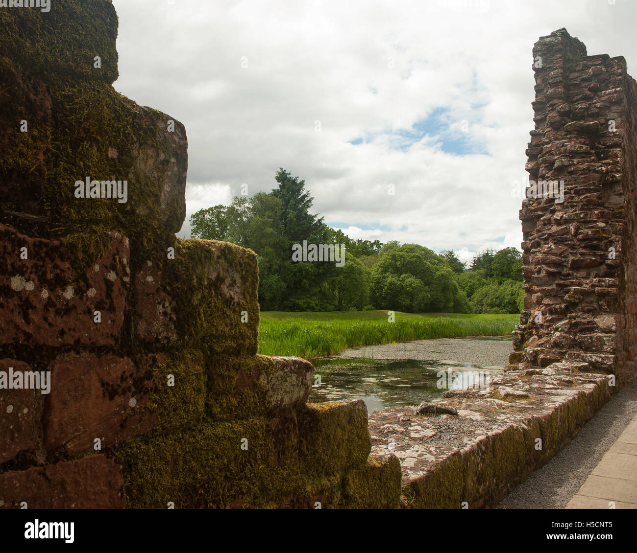 Ruins of caerlaverock castle hi-res stock photography and images - Alamy