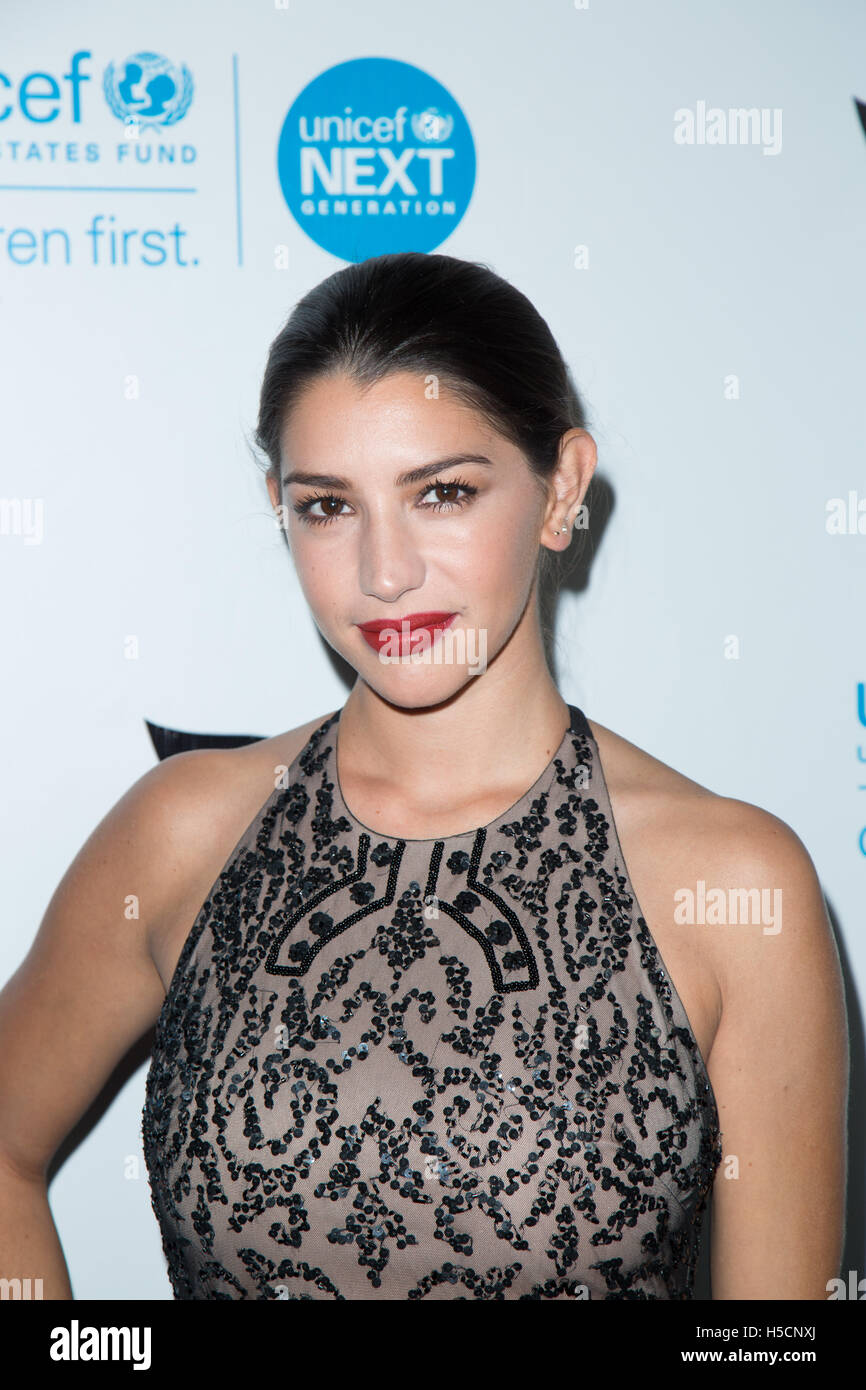 Jamie Gray Hyder attends UNICEF Black & White Masquerade Ball at ...