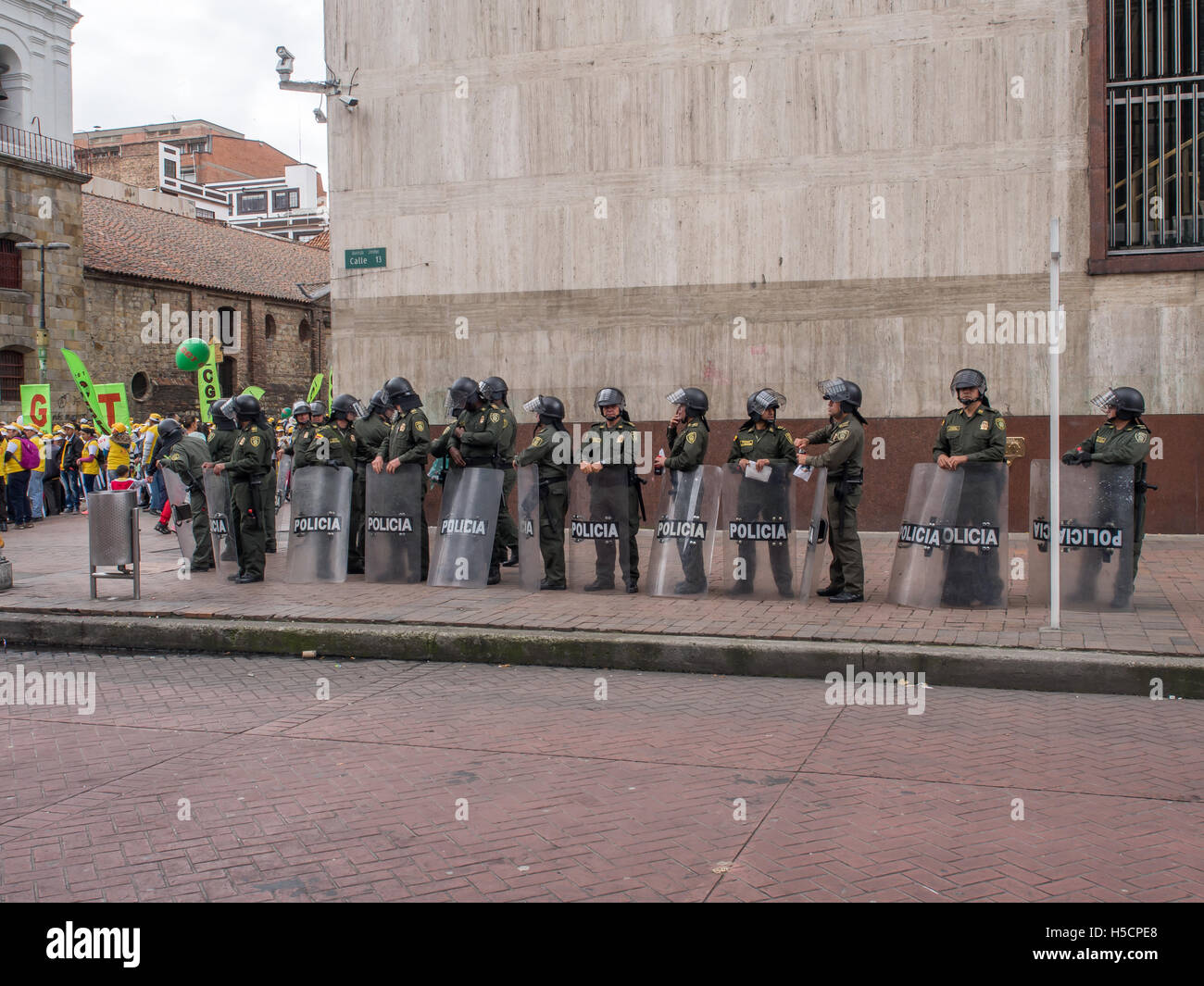 Colombia police hi-res stock photography and images - Alamy