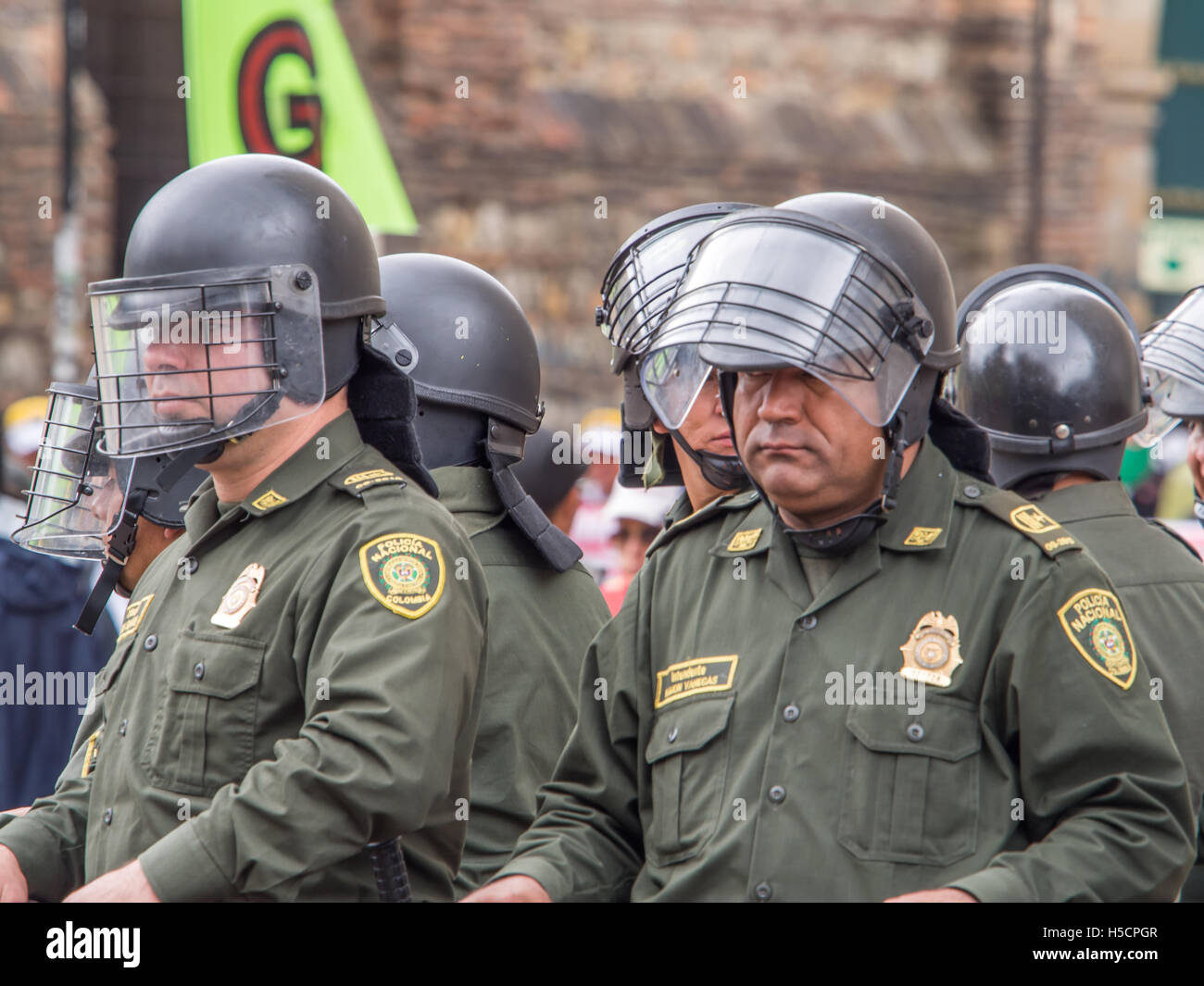 Policeman with riot shield hi-res stock photography and images - Alamy
