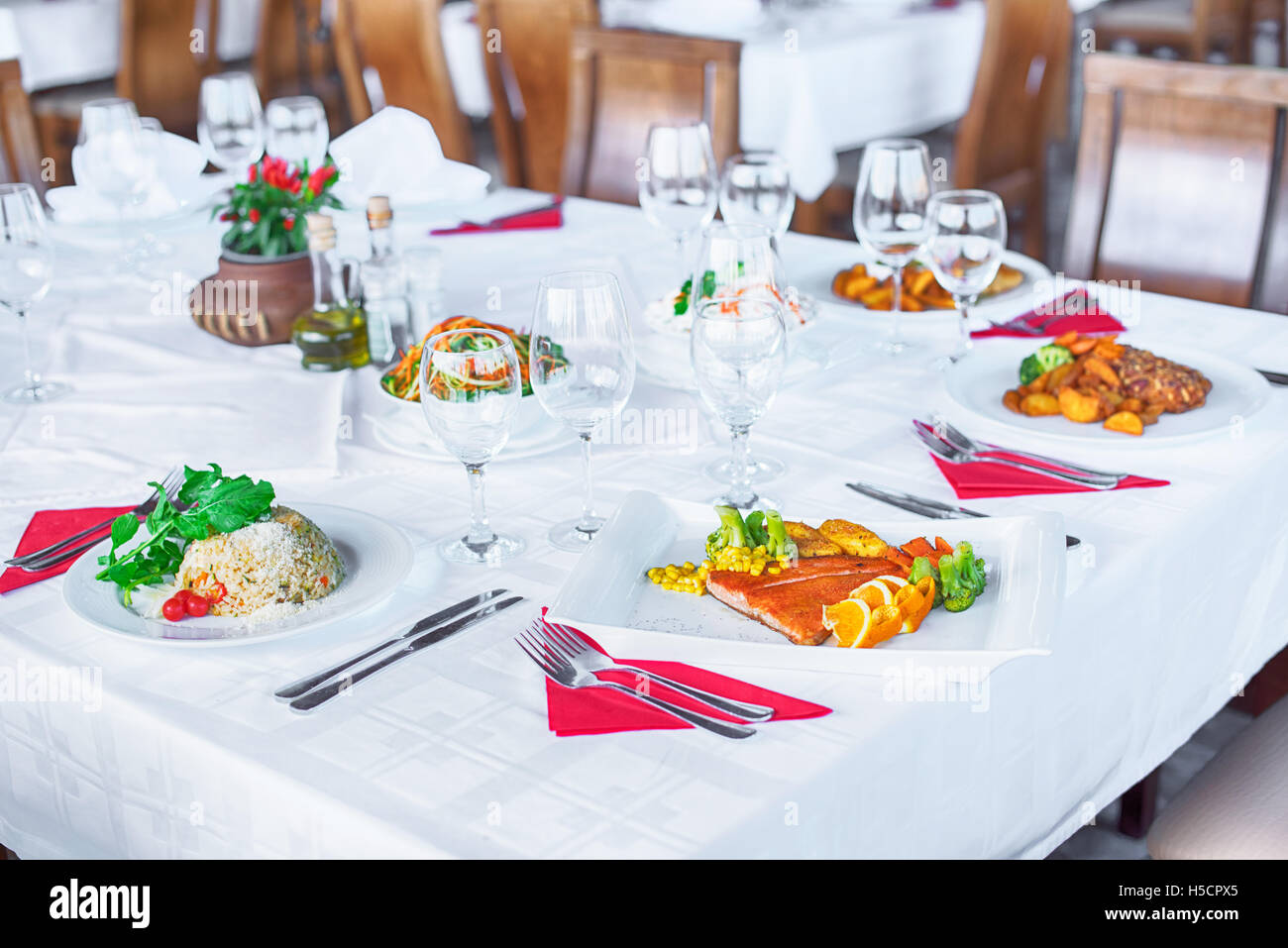 Dining lunch appetizer restaurant plate fine table setting hi-res stock ...